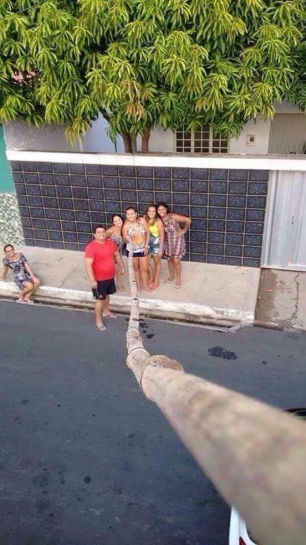 23 Weird Selfie Ideas that Prove Selfie Sticks MUST GO!