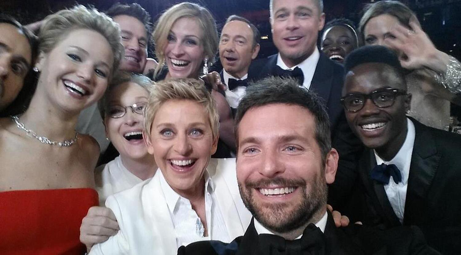 8 Awesome Selfie Ideas to Get More LIKES, Comments and Shares